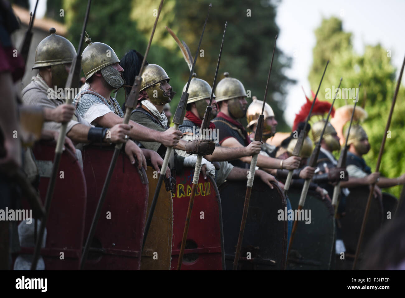Roman testudo hi-res stock photography and images - Alamy