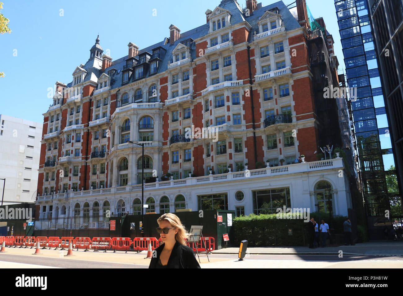 Mandarin oriental hotel london fire hi-res stock photography and images ...