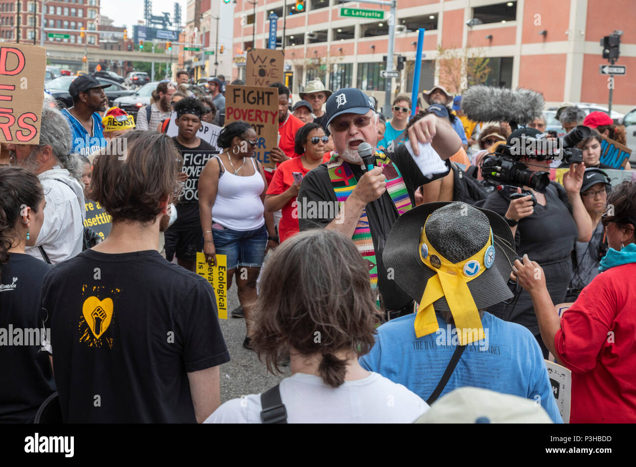 Religion and poverty hi-res stock photography and images - Alamy