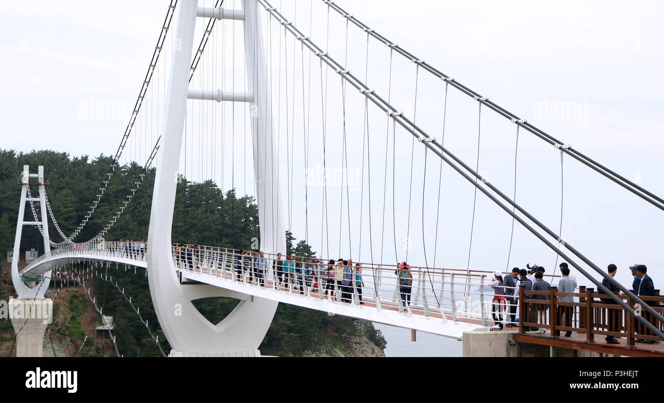 19th June, 2018. S. Korea's longest sea bridge Pedestrians walk over ...