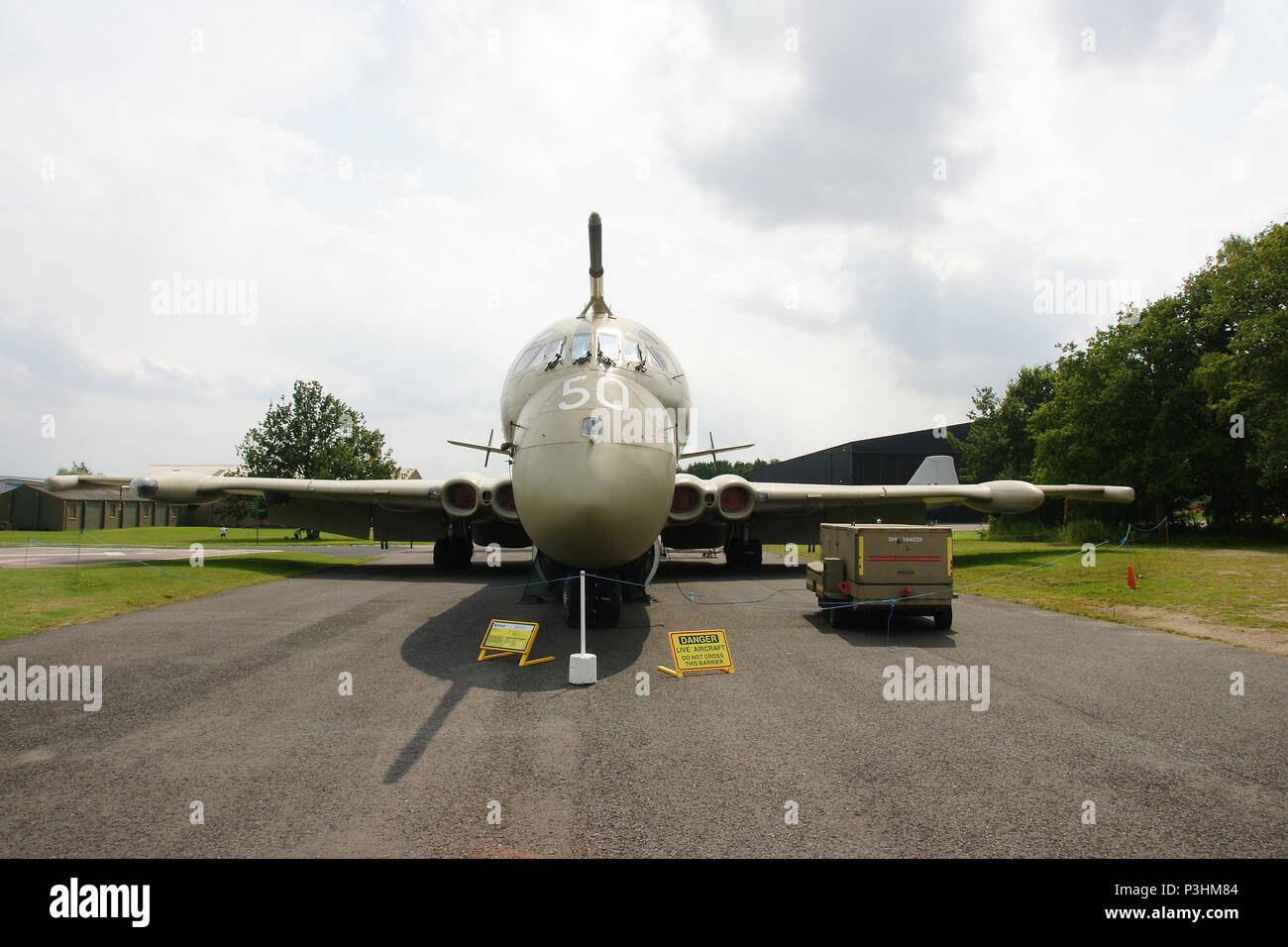 Raf nimrod hi-res stock photography and images - Alamy