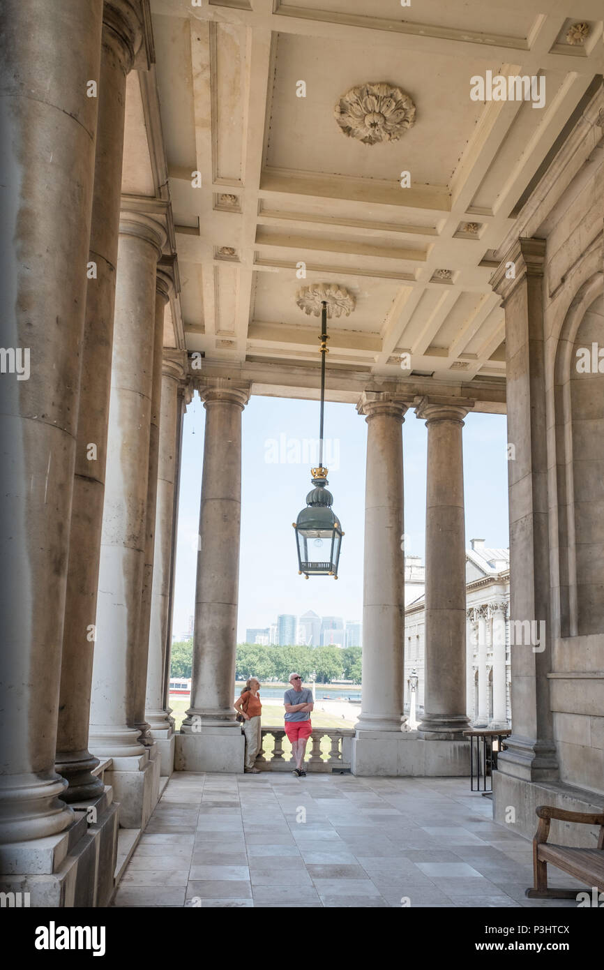 Portico roof hi-res stock photography and images - Alamy