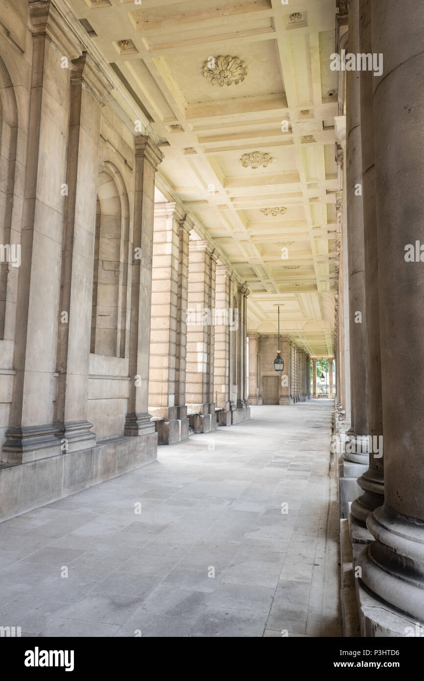 Covered portico architecture hi-res stock photography and images - Alamy