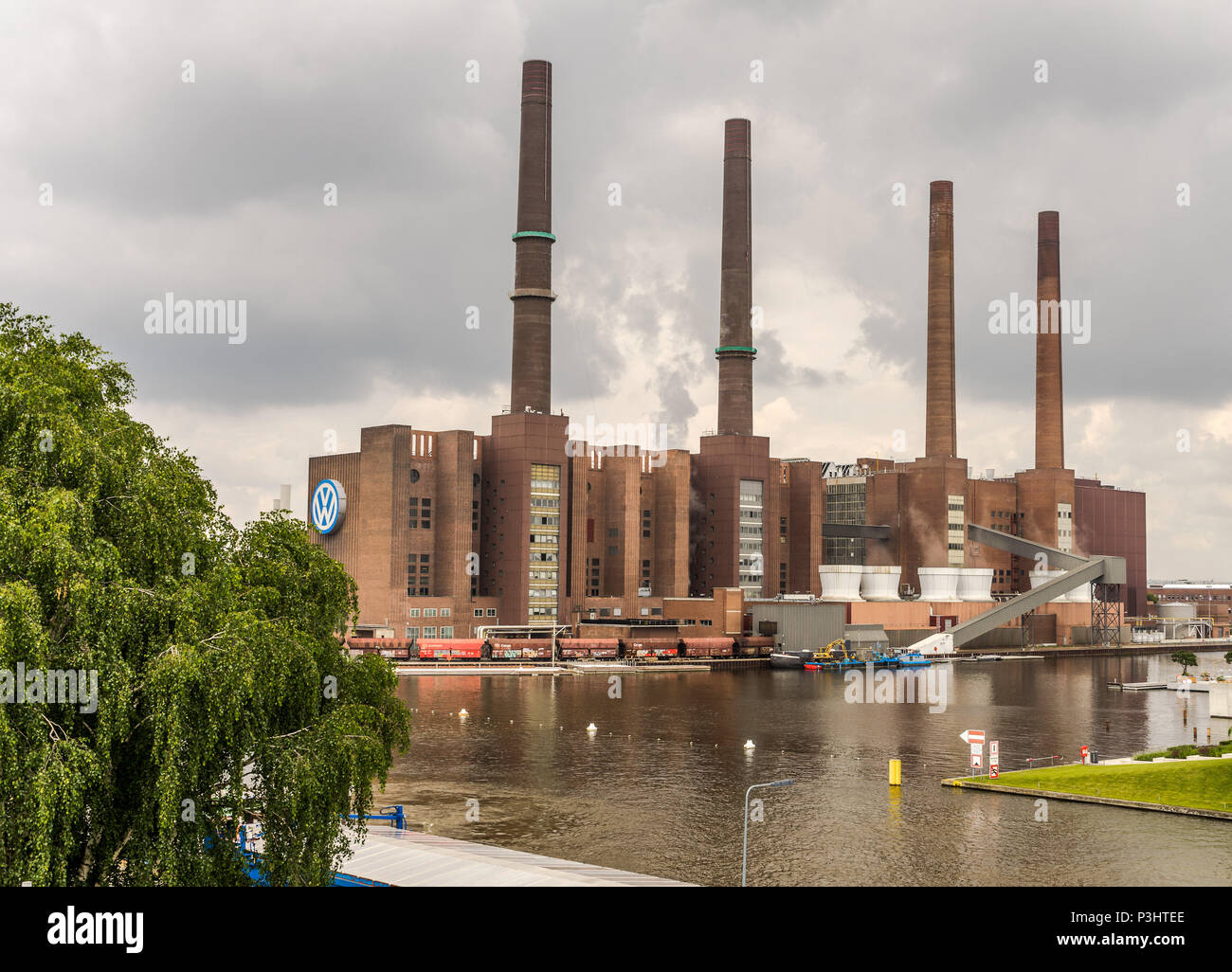 Engine plant volkswagen hi-res stock photography and images - Alamy
