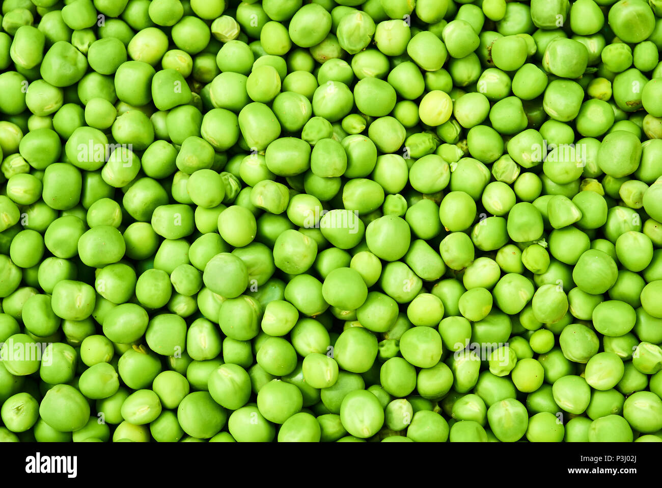 Fresh green peas background texture top view Stock Photo - Alamy