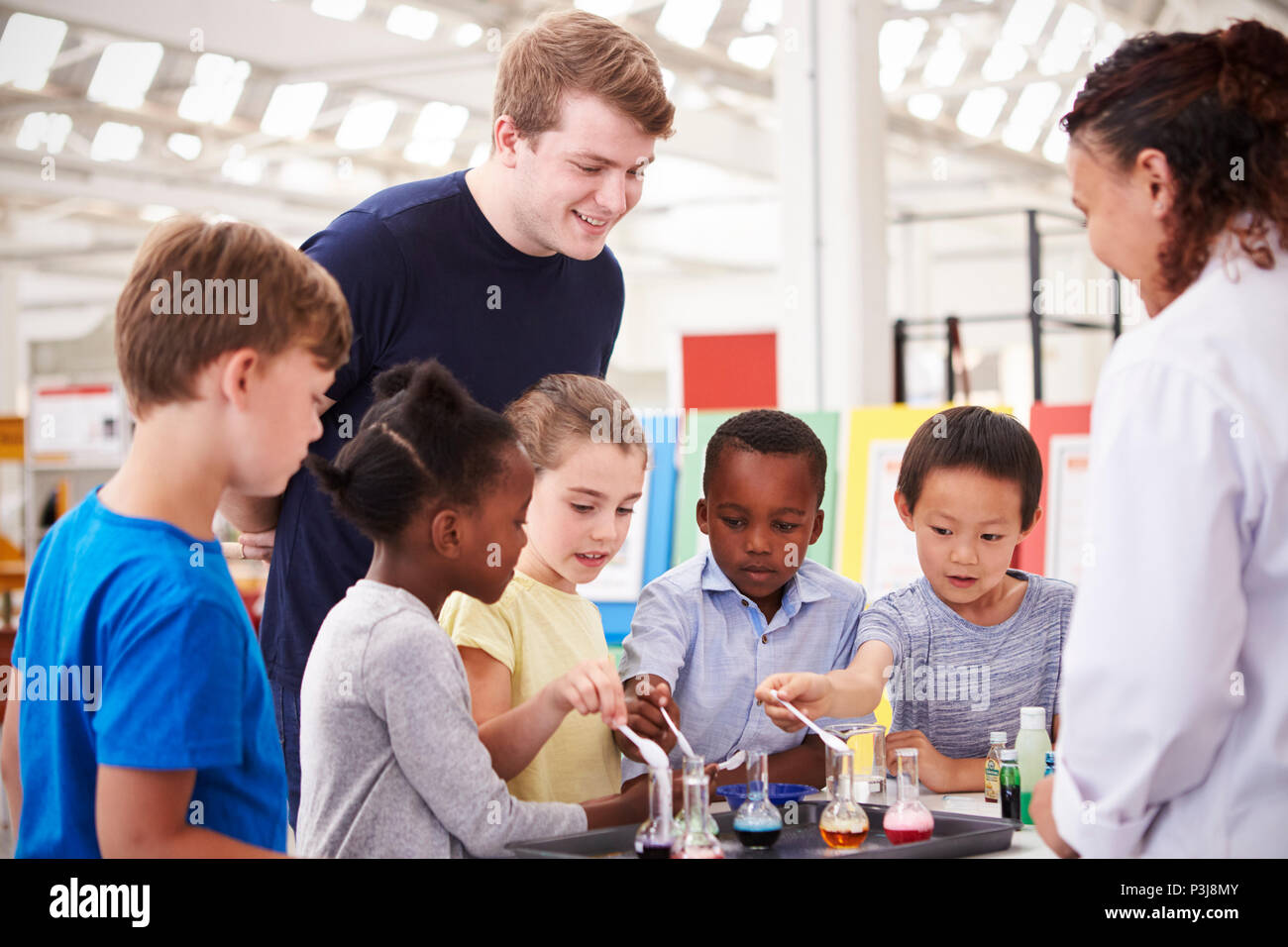 School presentation science hi-res stock photography and images - Alamy