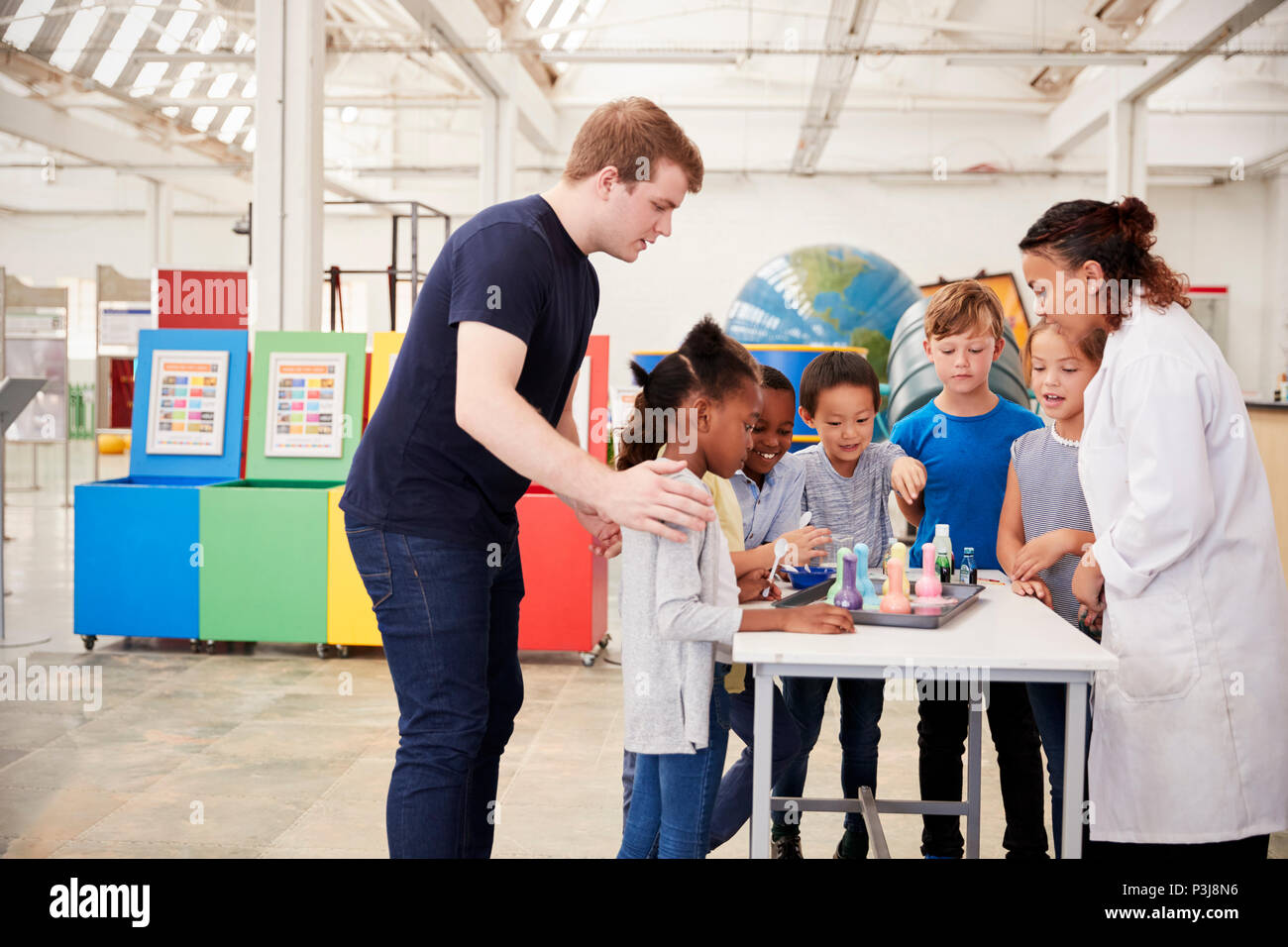 School space experiment hi-res stock photography and images - Alamy