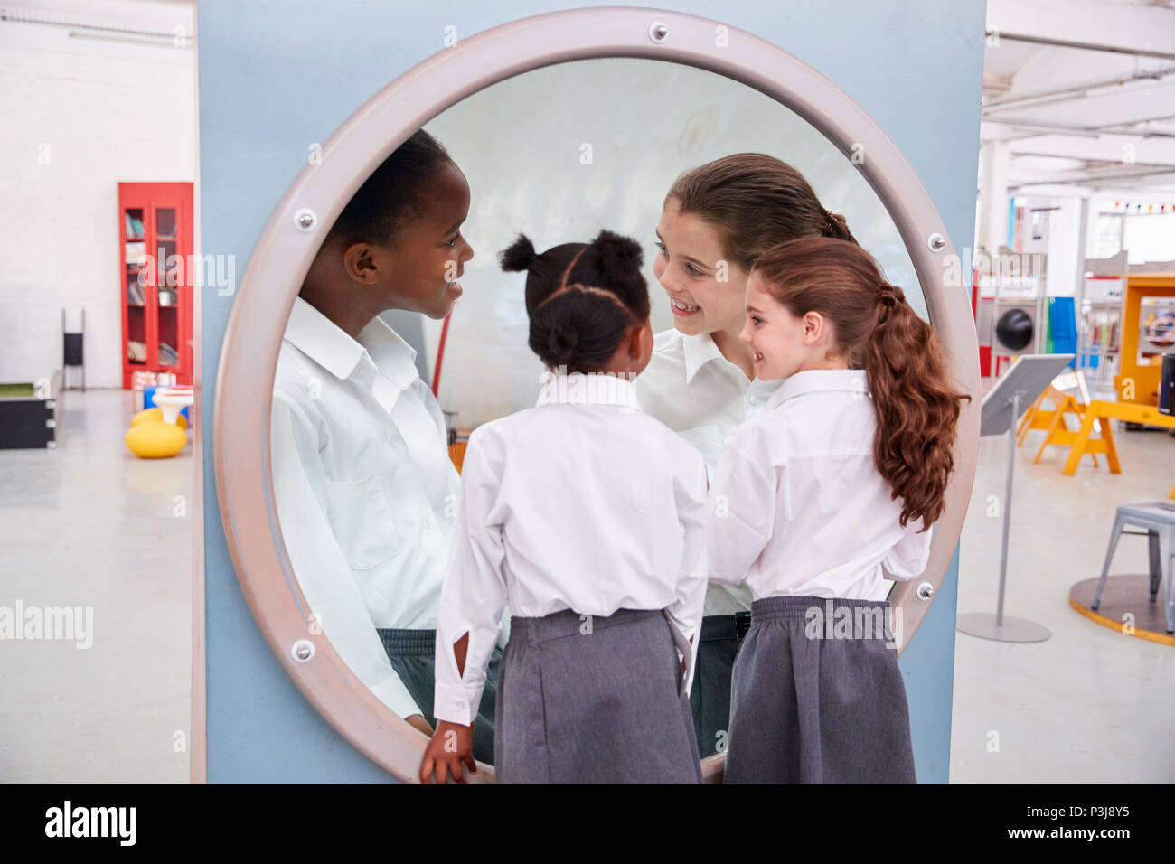 Kids experiment museum hi-res stock photography and images - Alamy