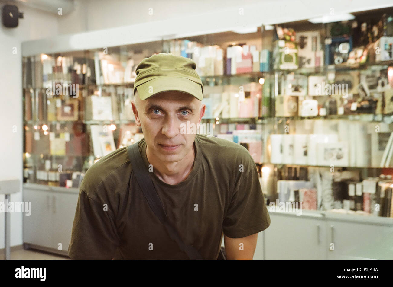 A man wearing miltary uniform posing in a shop Stock Photo - Alamy