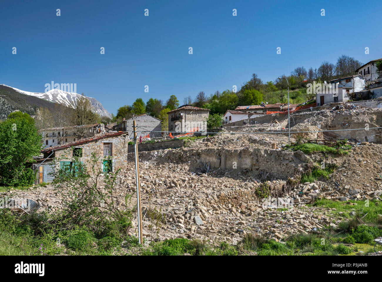Houses in rubble hi-res stock photography and images - Alamy