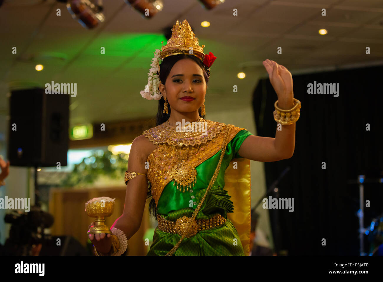 Traditional dance at cambodian hi-res stock photography and images - Alamy