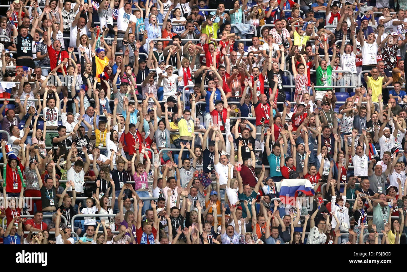 Mexican wave football hi-res stock photography and images - Alamy