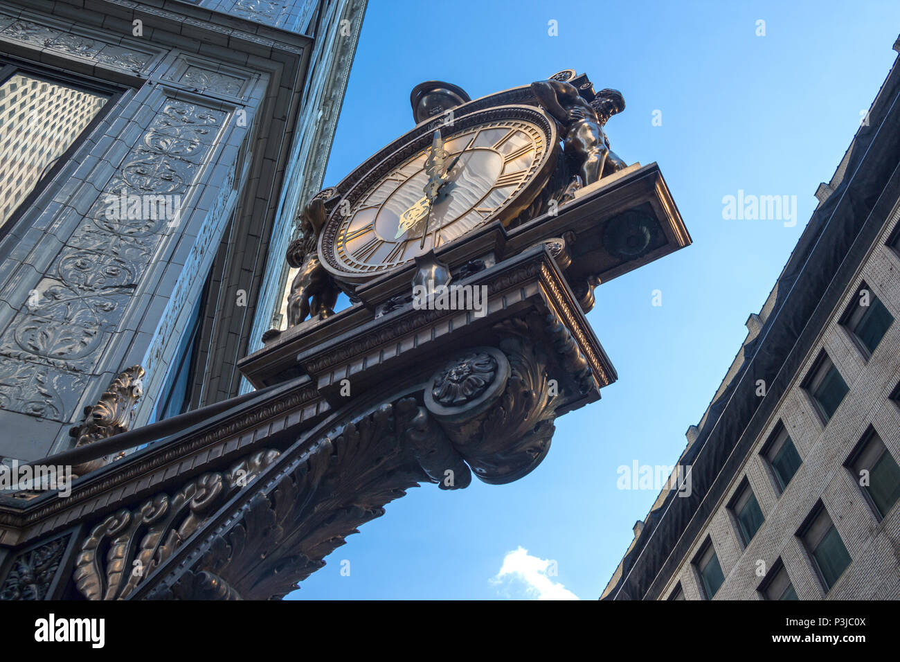 PUBLIC CLOCK KAUFMANN DEPARTMENT STORE BUILDING SMITHFIELD STREET ...