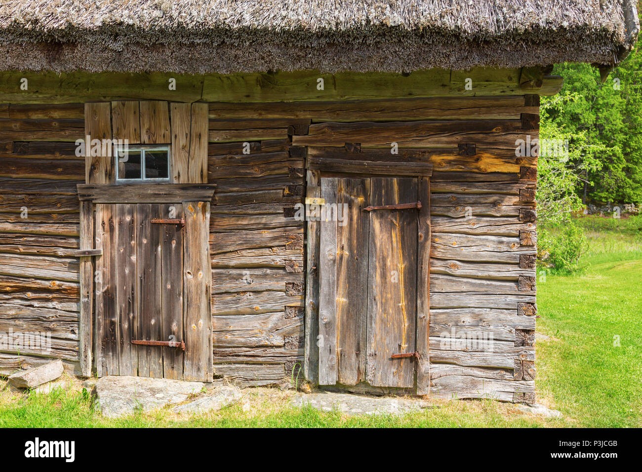 Old timber barn in the countryside Stock Photo - Alamy