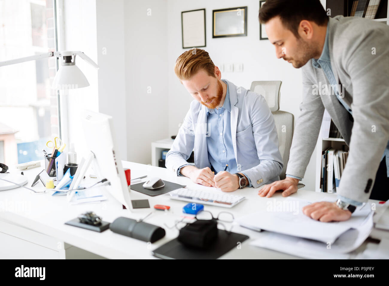 Office workers work computer hi-res stock photography and images - Alamy