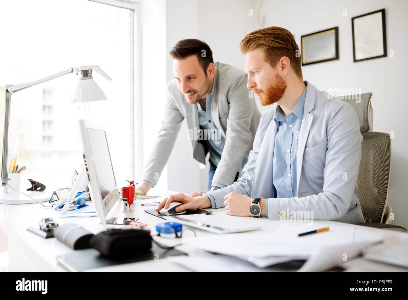 Office workers working computer hi-res stock photography and images - Alamy