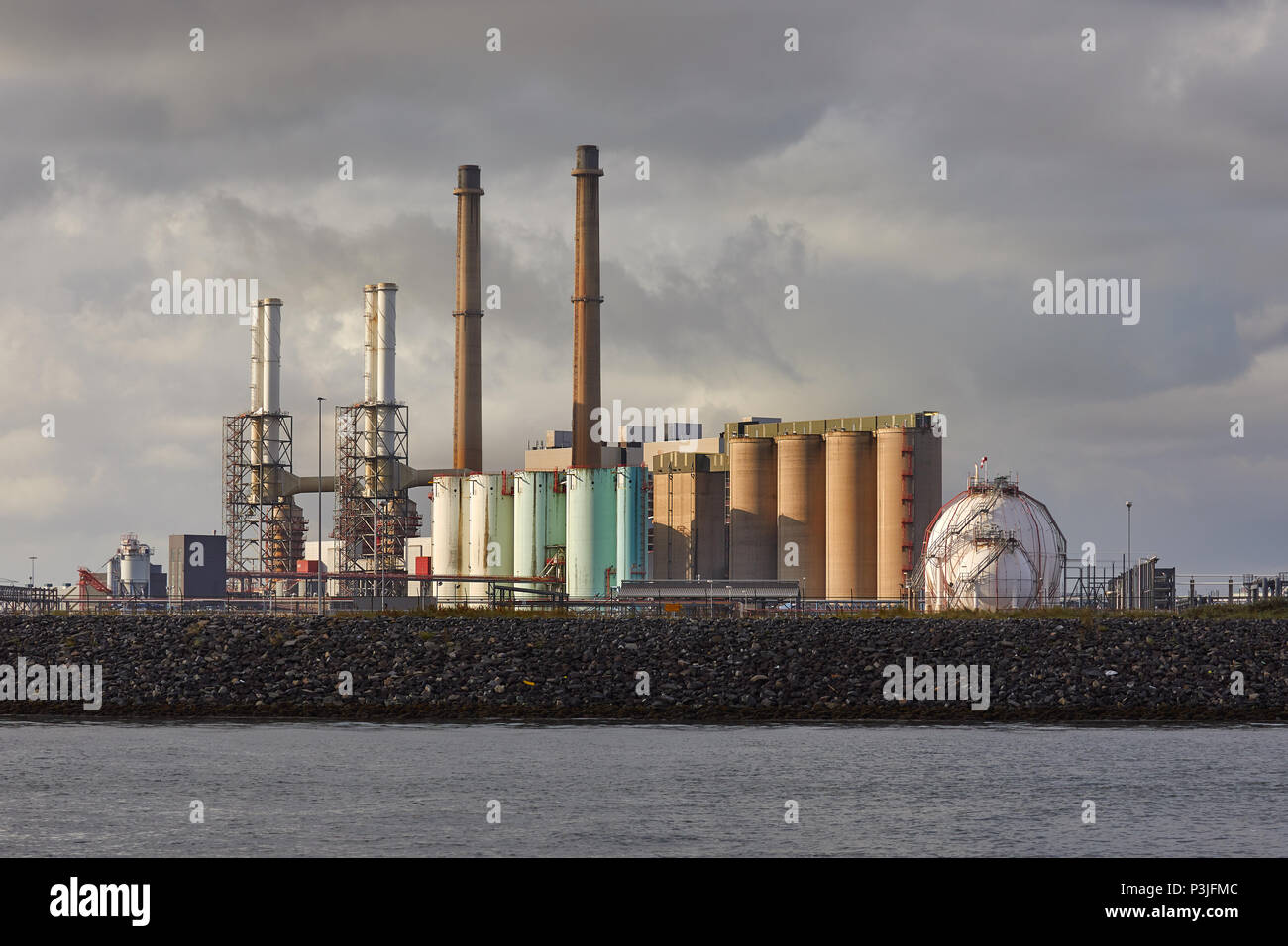 Industry industrial coast coastal hi-res stock photography and images ...