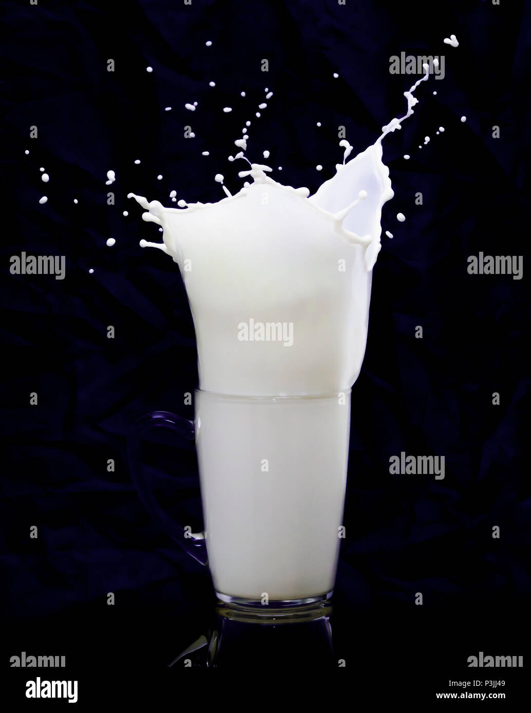 Milk explosion hi-res stock photography and images - Alamy