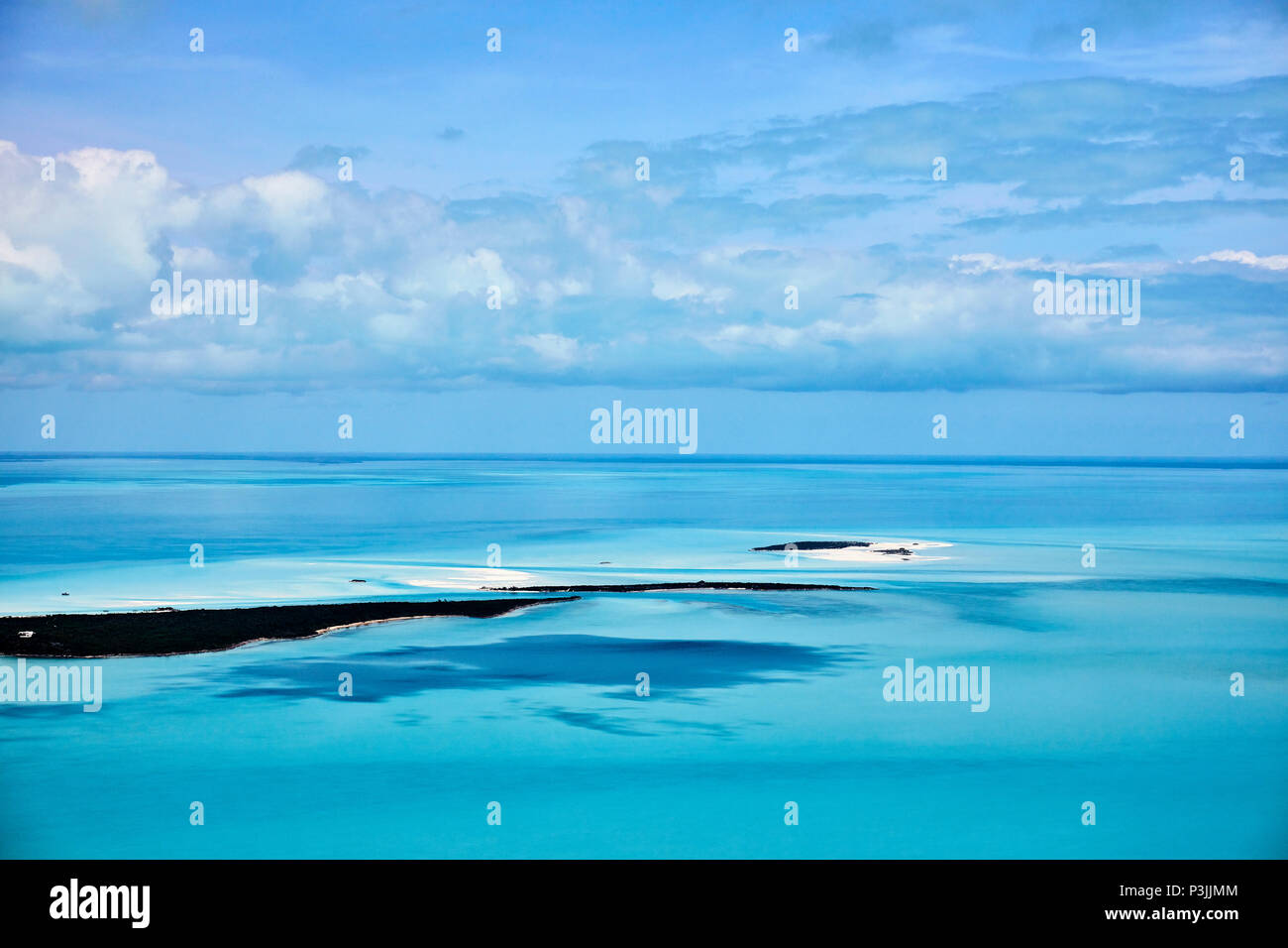 The shallow turquoise waters of the Bahamas Stock Photo - Alamy