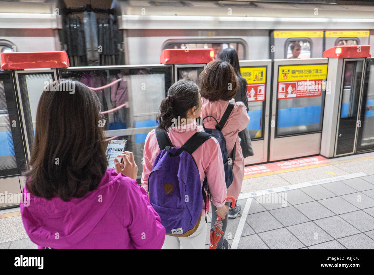 MRT,metro,subway,train,transport,transportation,Taipei City,Taipei ...