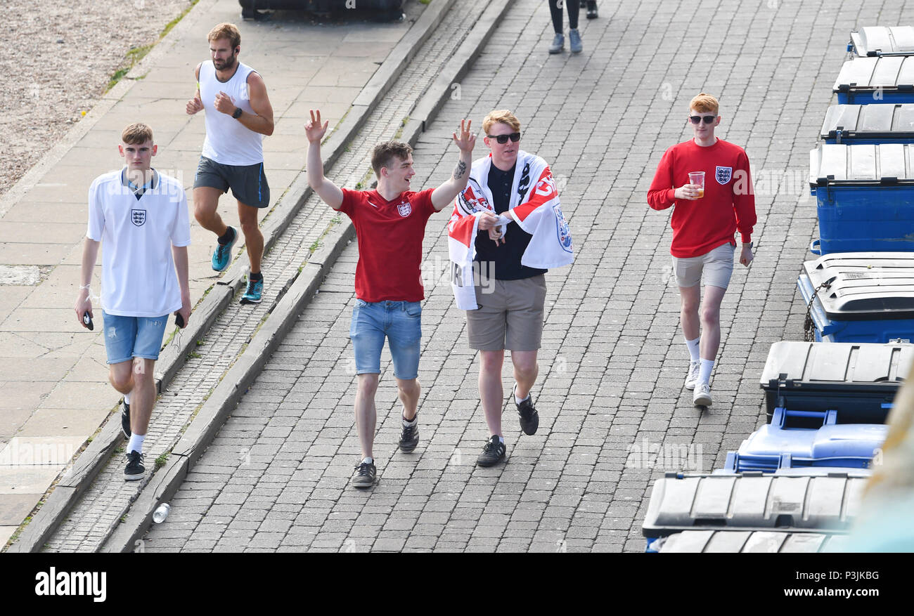 England world cup fans with flags hi-res stock photography and images ...