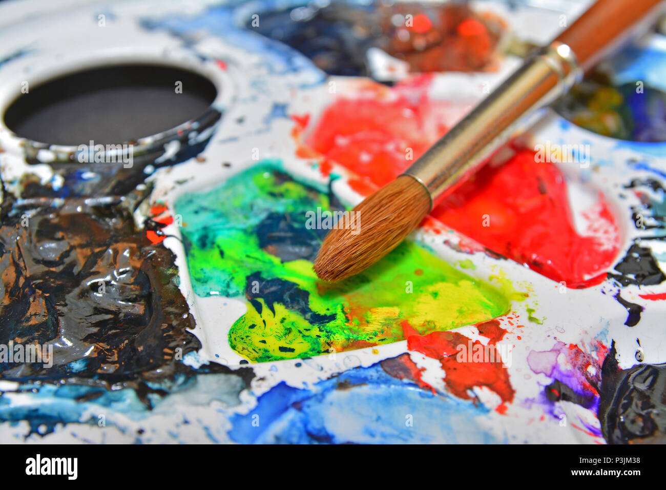 Paint brush and palette hi-res stock photography and images - Alamy