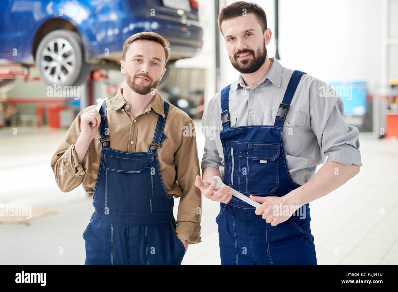 Posing with car hi-res stock photography and images - Alamy