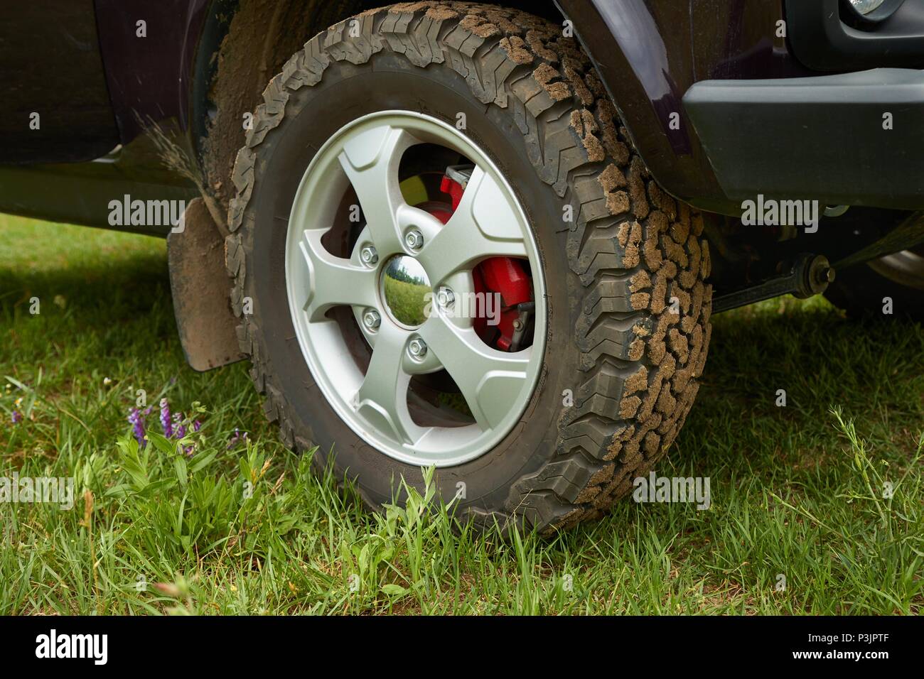Wheel of a 4x4 vehicle Stock Photo - Alamy