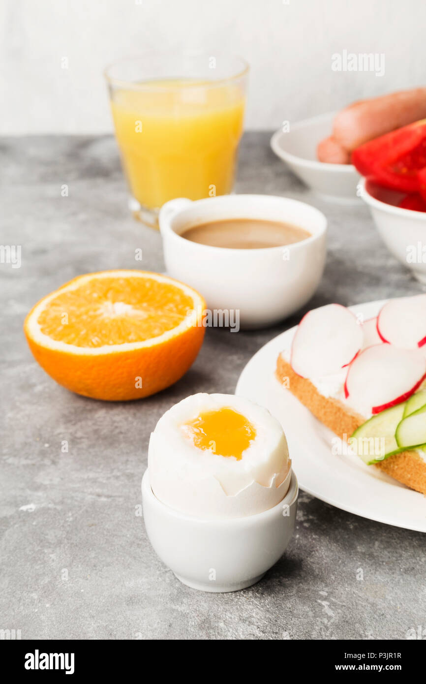English breakfast radish hi-res stock photography and images - Alamy