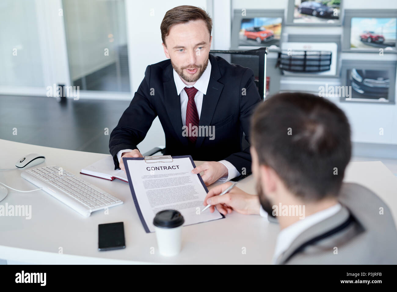 Contract signing client hi-res stock photography and images - Alamy