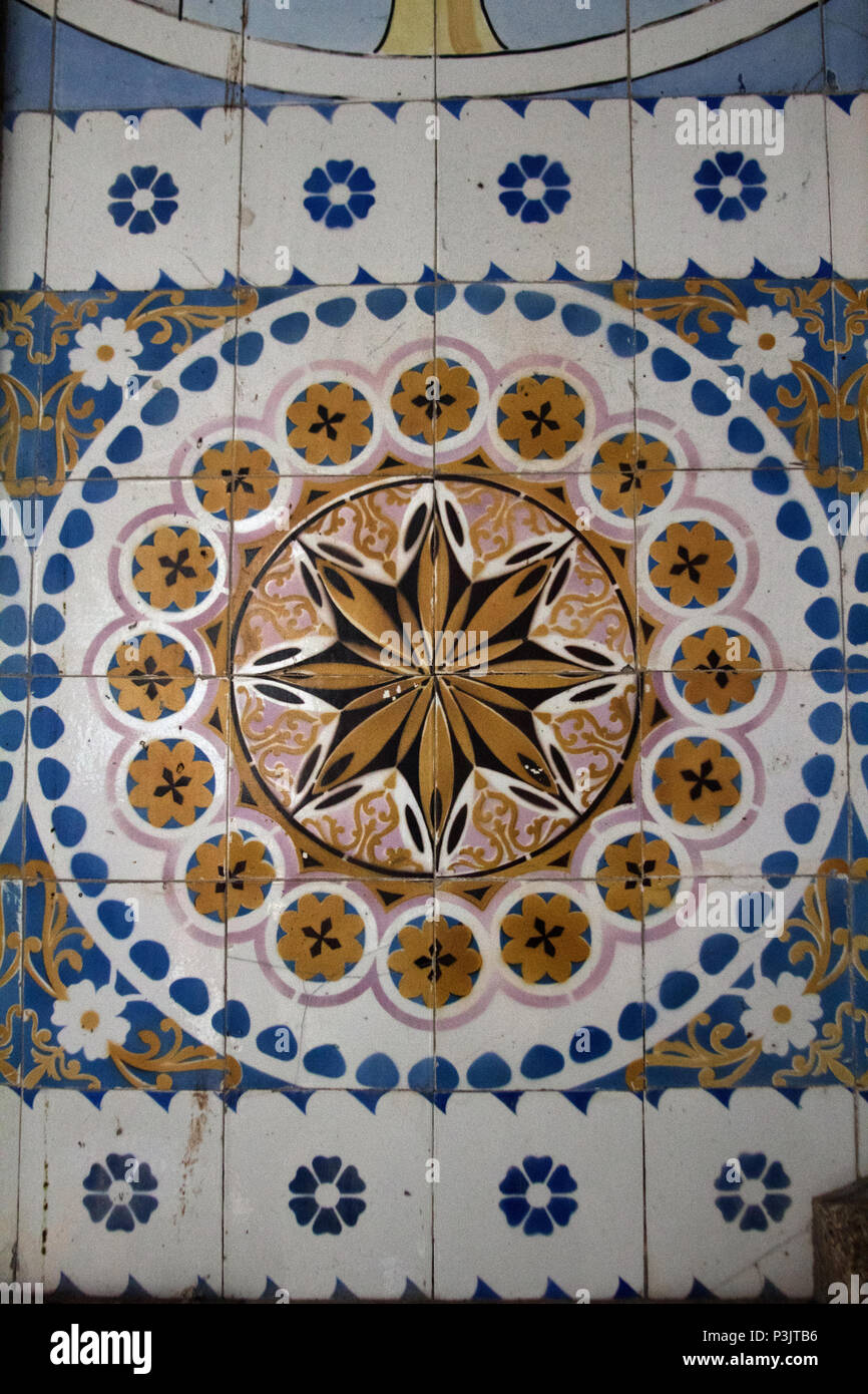 Azulejo circular hi-res stock photography and images - Alamy