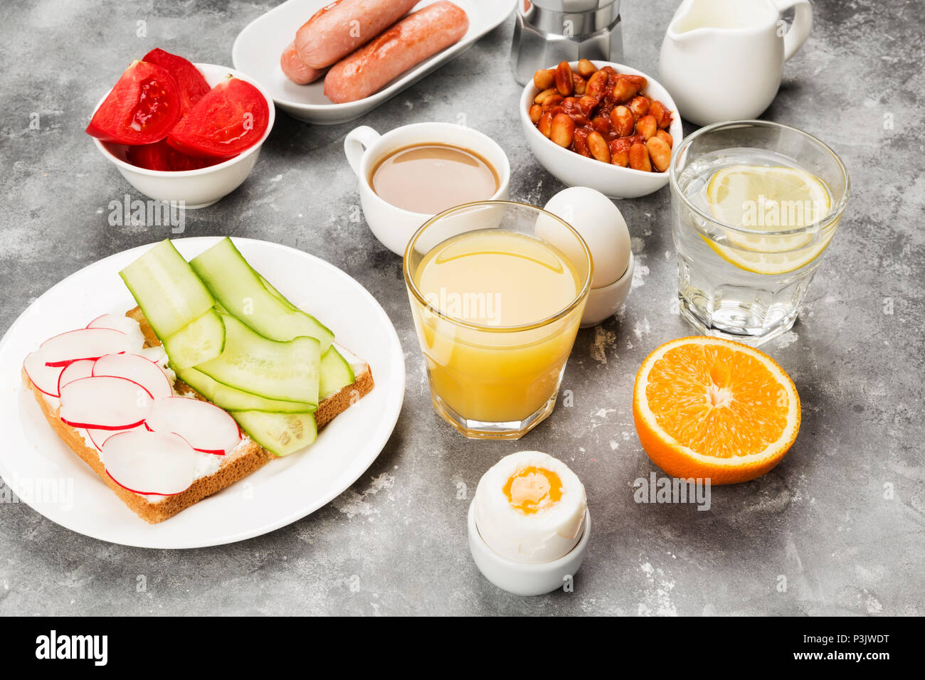 English breakfast radish hi-res stock photography and images - Alamy