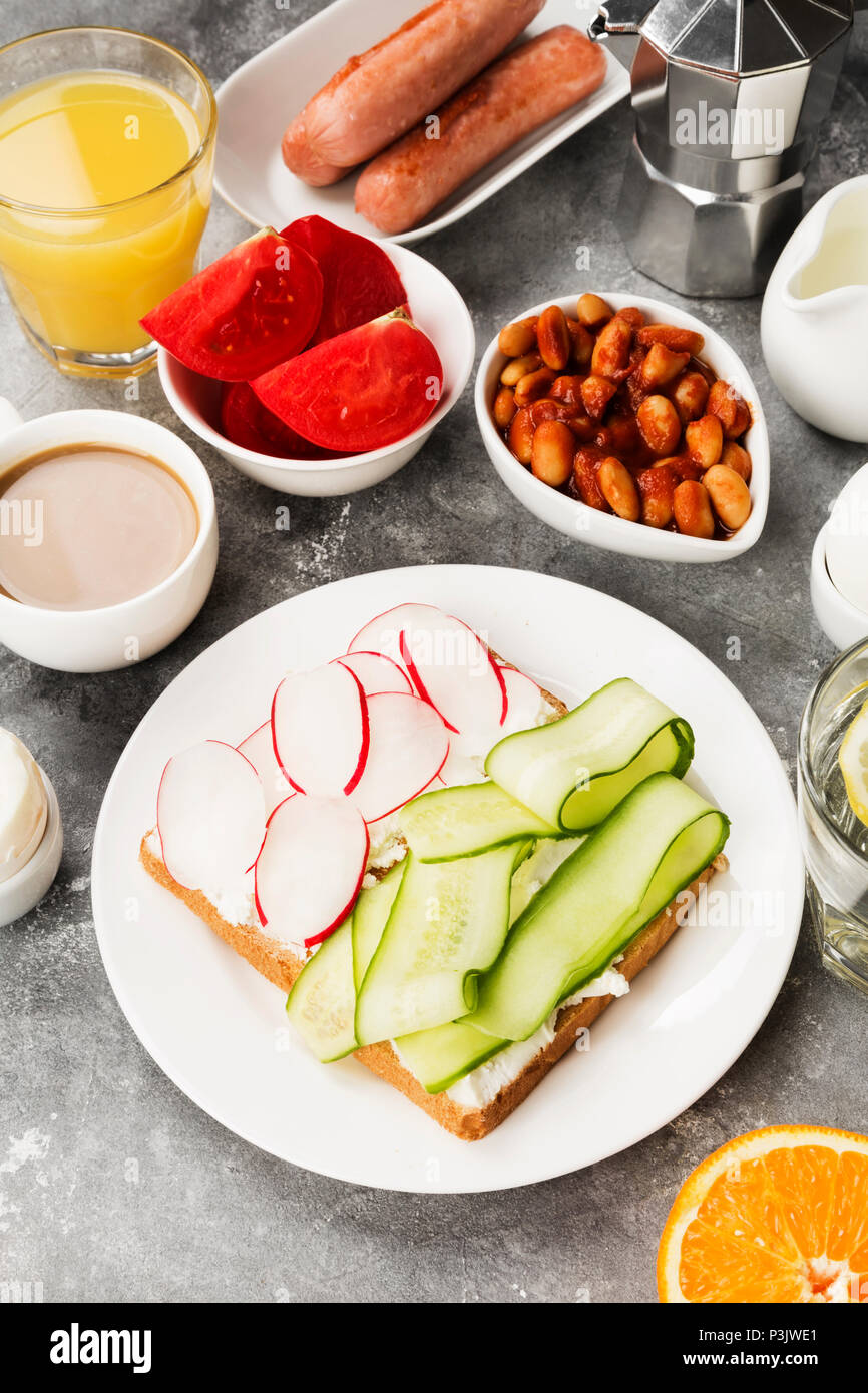 English breakfast radish hi-res stock photography and images - Alamy