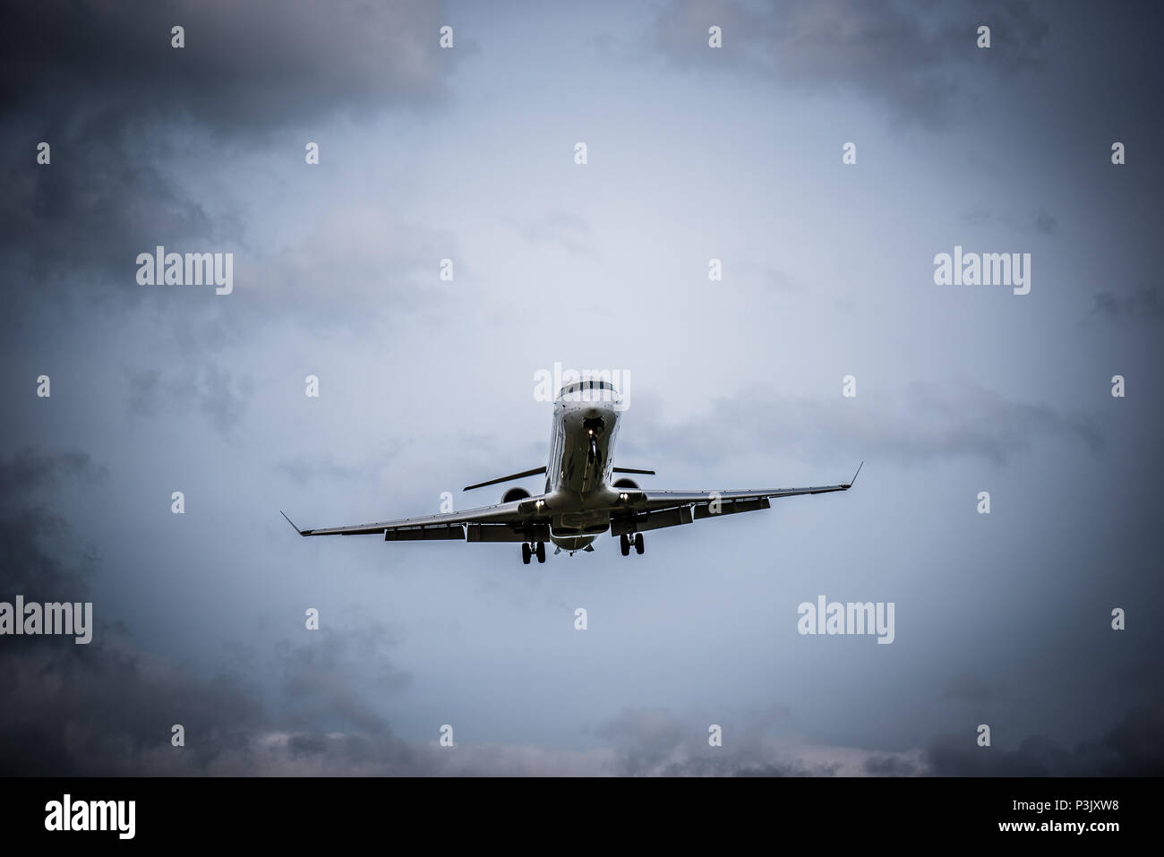 Aviation background airplanes flying hi-res stock photography and ...