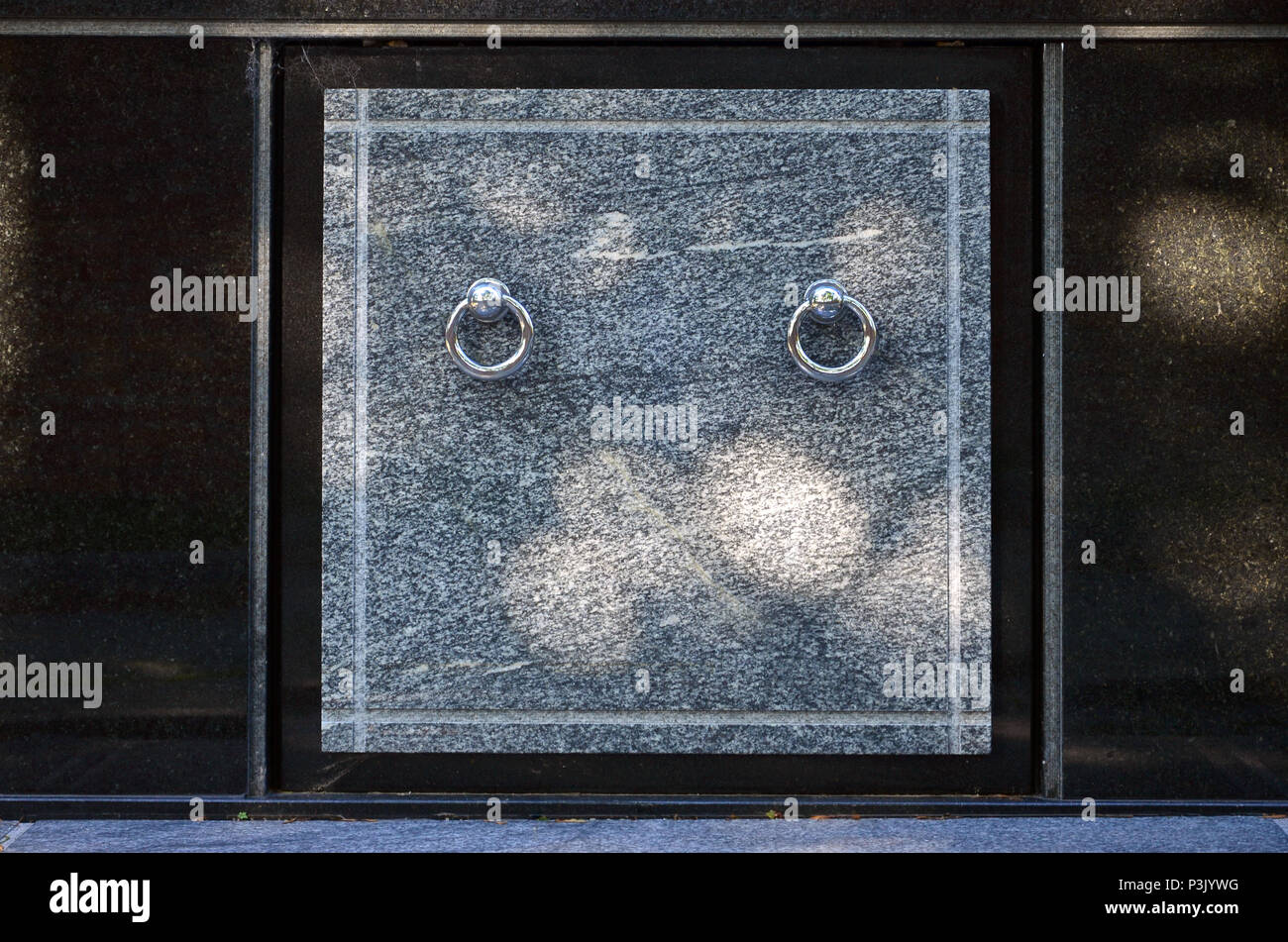 Old tombstone ring hi-res stock photography and images - Alamy