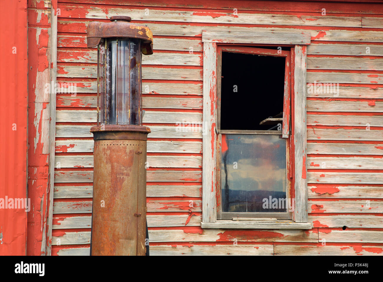 Antique gas pump, Fox, Oregon Stock Photo - Alamy