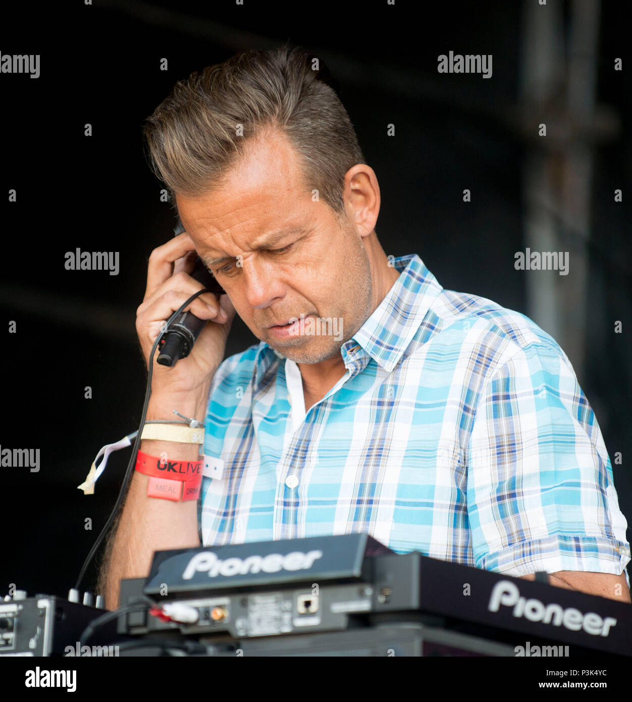Pat sharp hi-res stock photography and images - Alamy