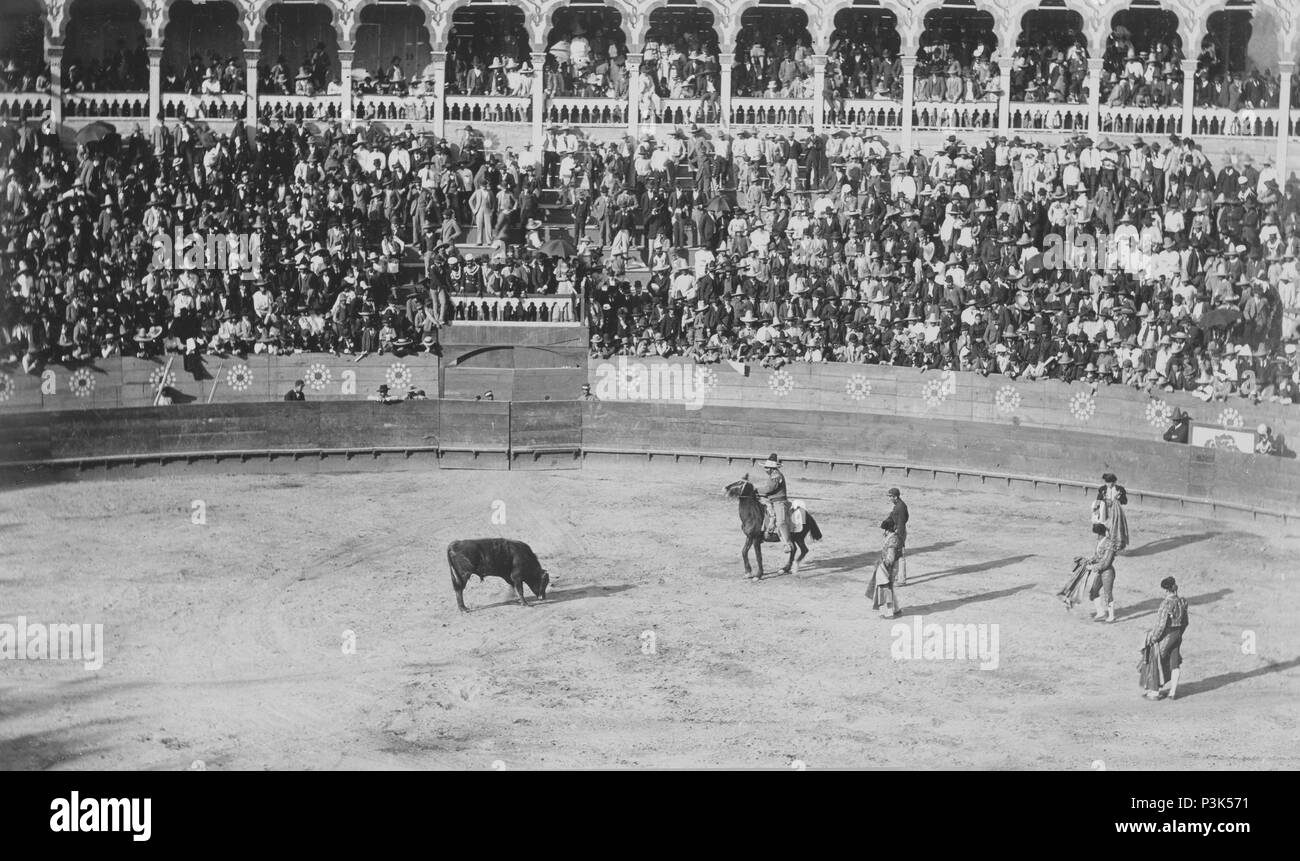 Bullfight matador mexico hi-res stock photography and images - Alamy