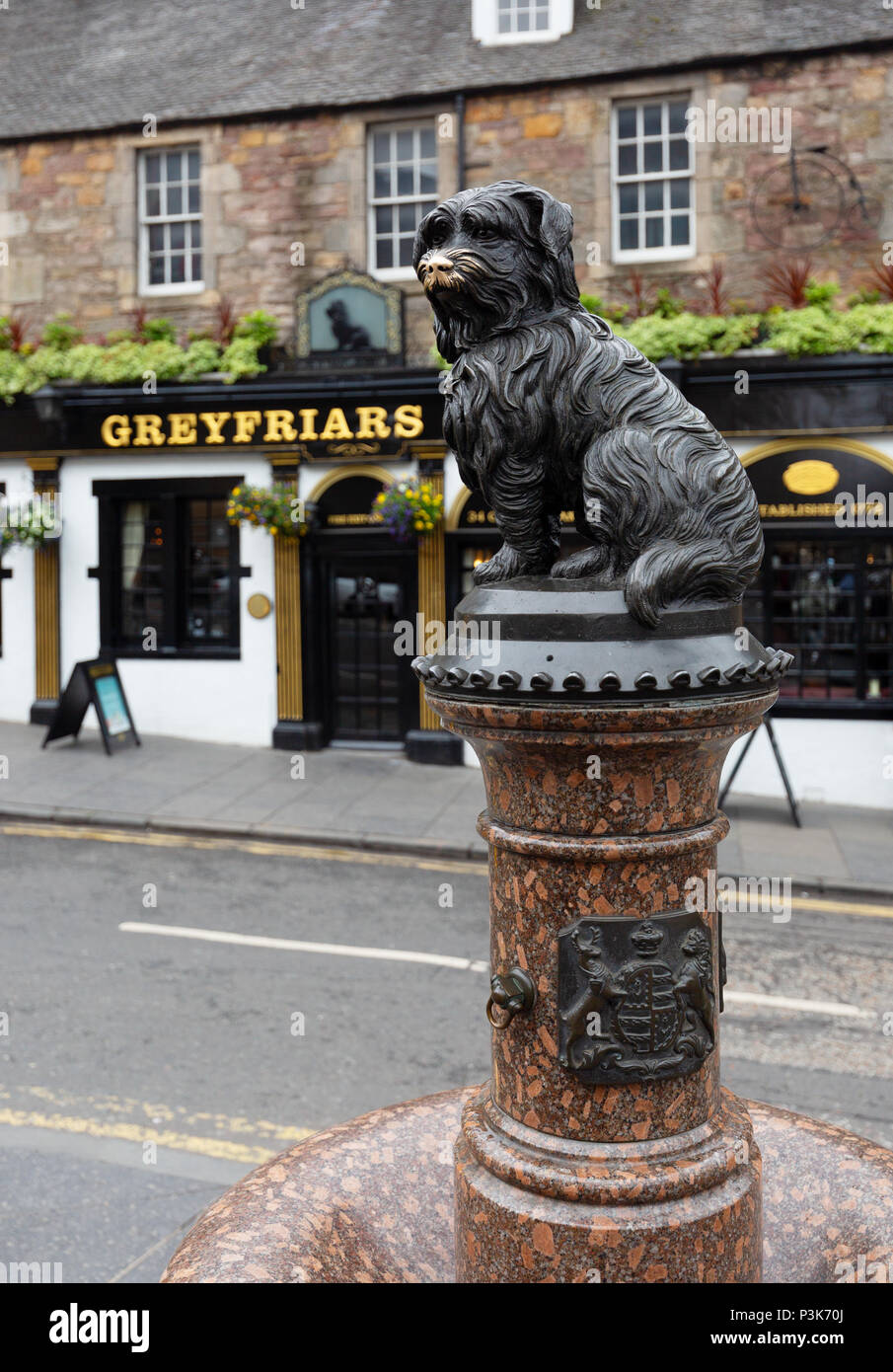 Statue of Greyfriars Bobby outside the Greyfriars Bobby pub, Edinburgh ...