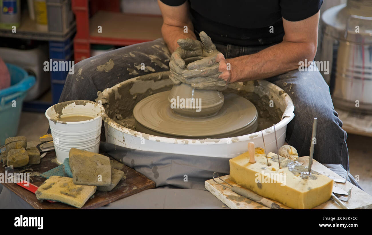 Ceramist hi-res stock photography and images - Alamy