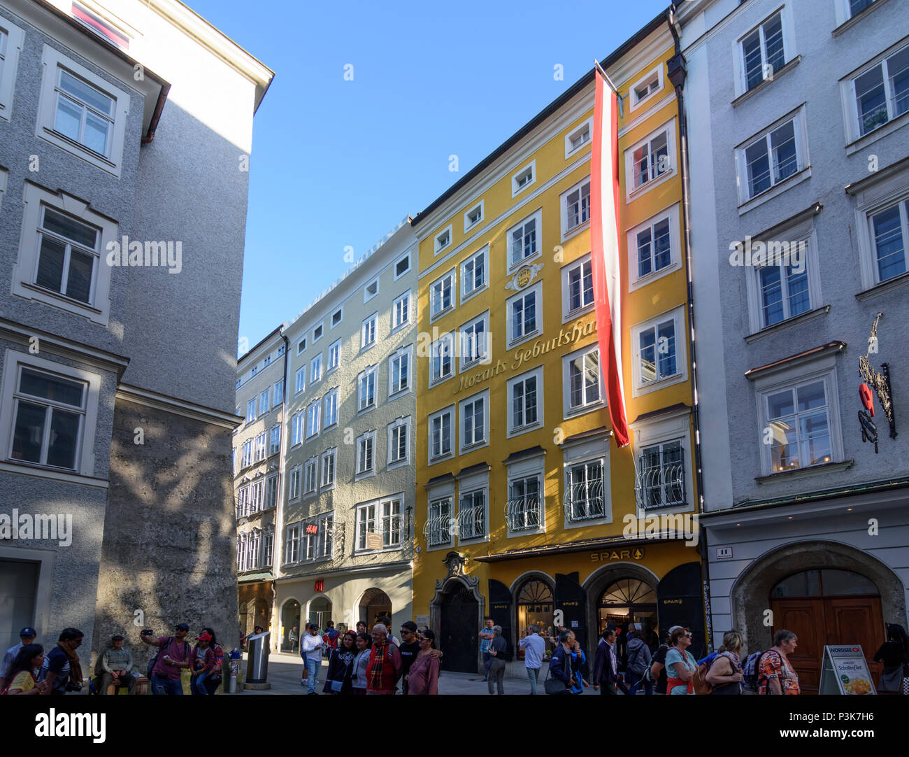 Mozarts birthplace in the getreidegasse 9 hi-res stock photography and ...