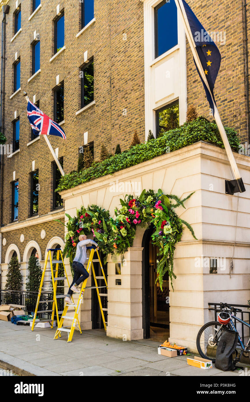 Workman outside hi-res stock photography and images - Alamy