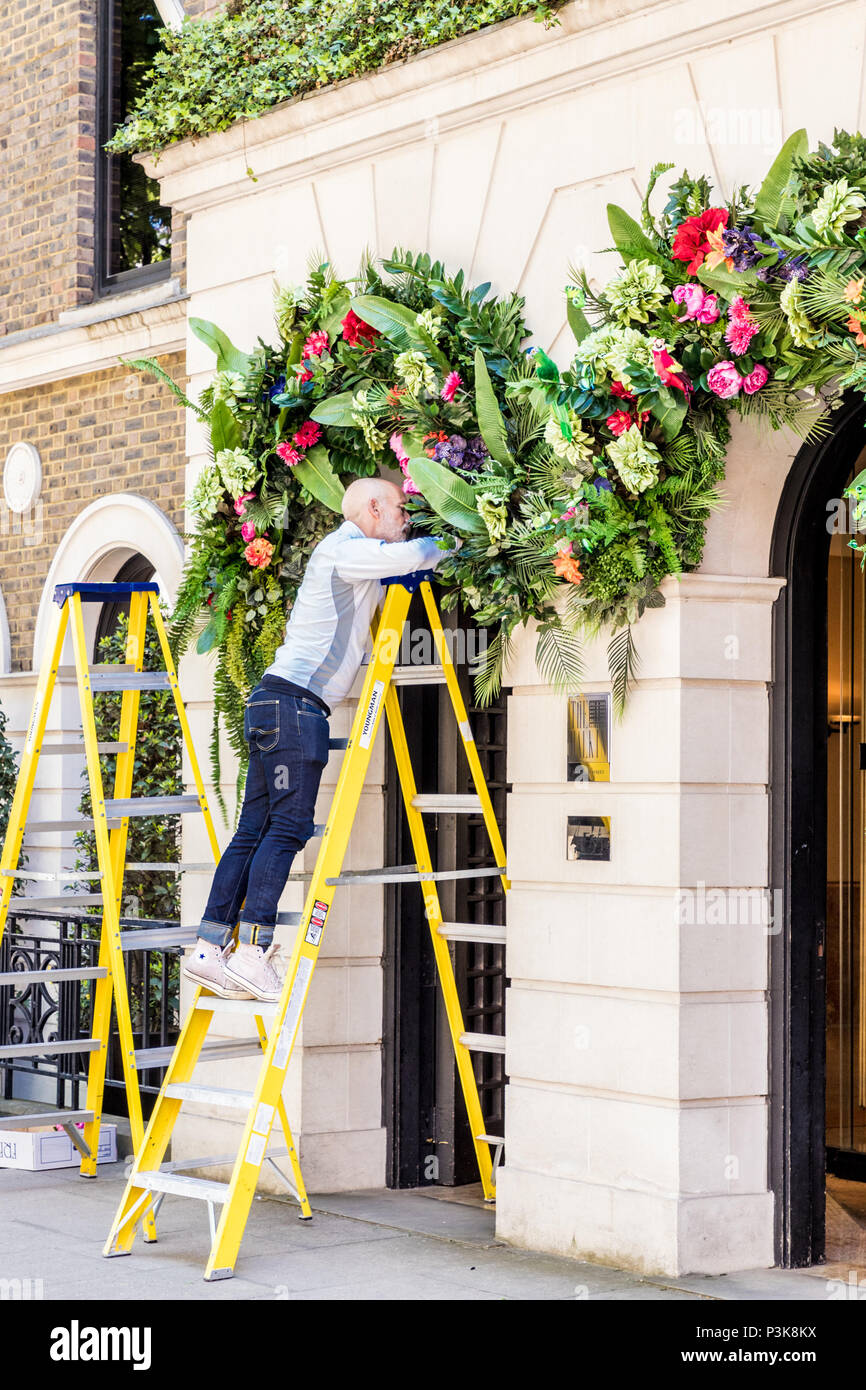 Workman outside hi-res stock photography and images - Alamy