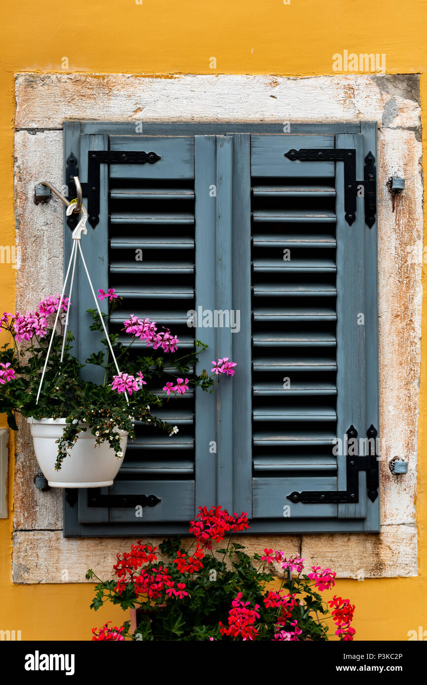 Outside building exterior hi-res stock photography and images - Alamy