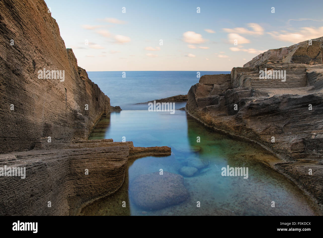 Piscina de playa hi-res stock photography and images - Alamy