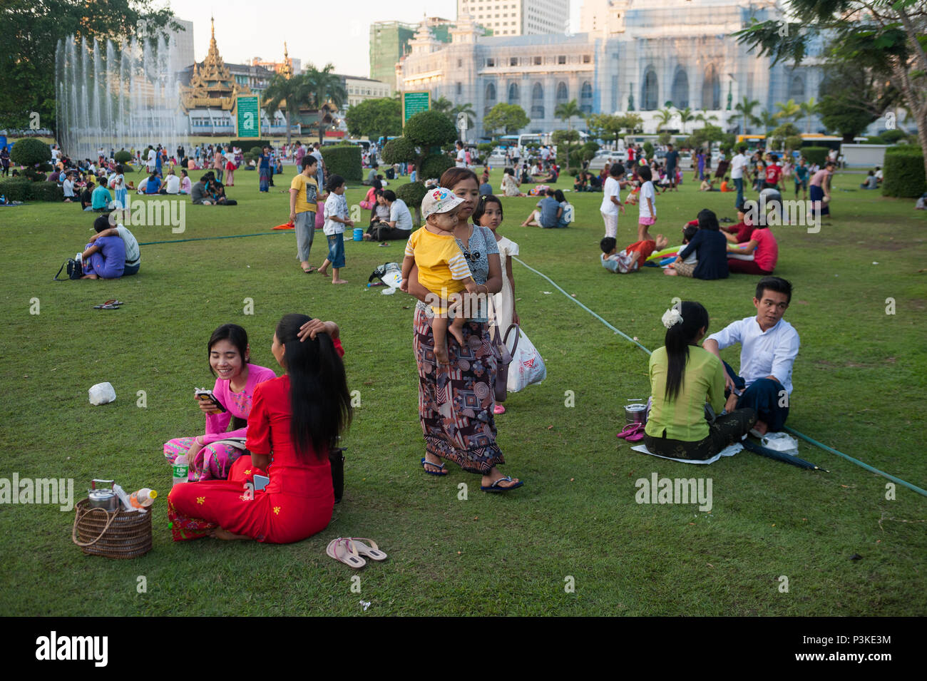 Yangon, Myanmar, locals in the Maha Bandula Park Stock Photo - Alamy