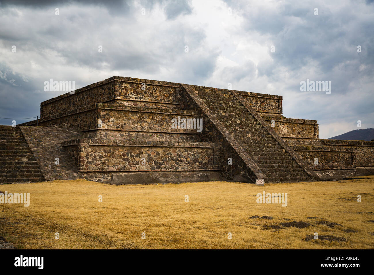 Ancient aztek pyramids in Teotihucan Stock Photo - Alamy
