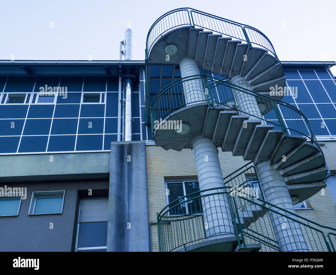 Emergency staircase on side building hi-res stock photography and ...