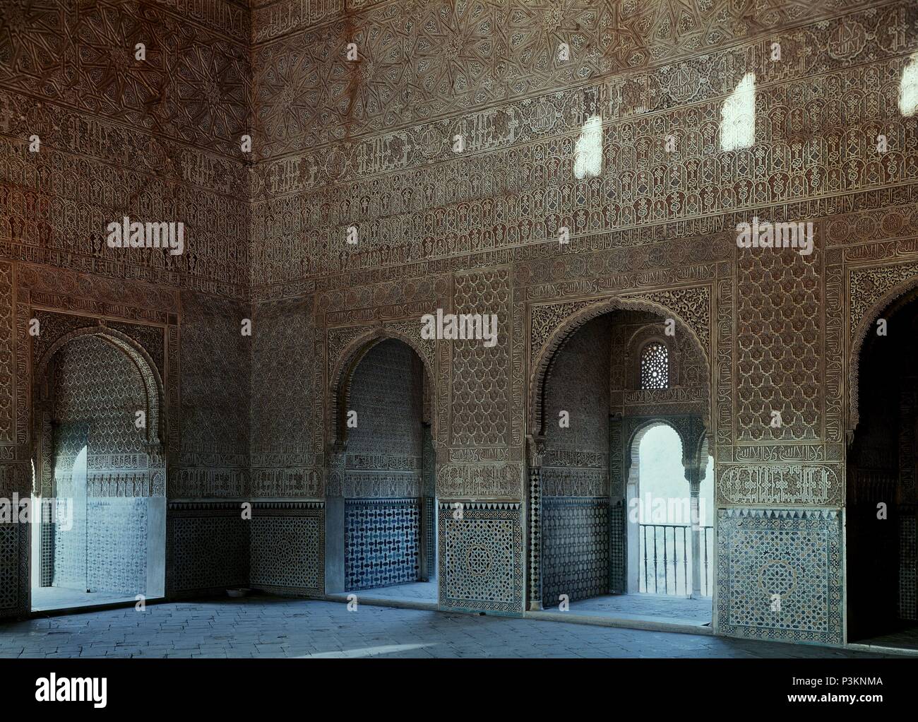 INTERIOR DEL SALON DE COMARES O DE EMBAJADORES - SIGLO XIV - NAZARI ...