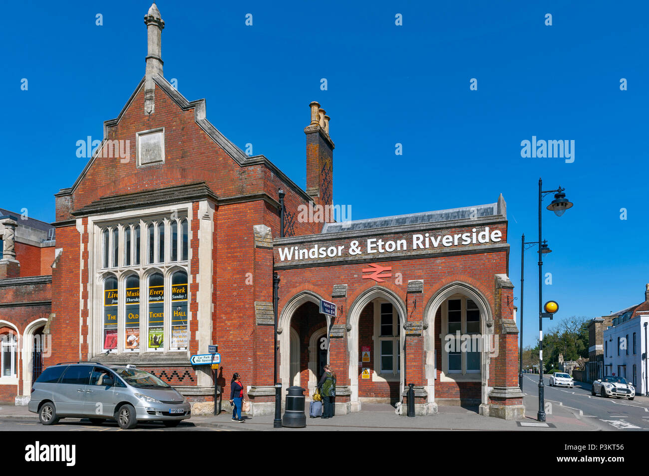 Windsor eton riverside railway station hi-res stock photography and ...